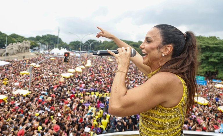 Ivete Sangalo para São Paulo com estreia triunfal no Carnaval